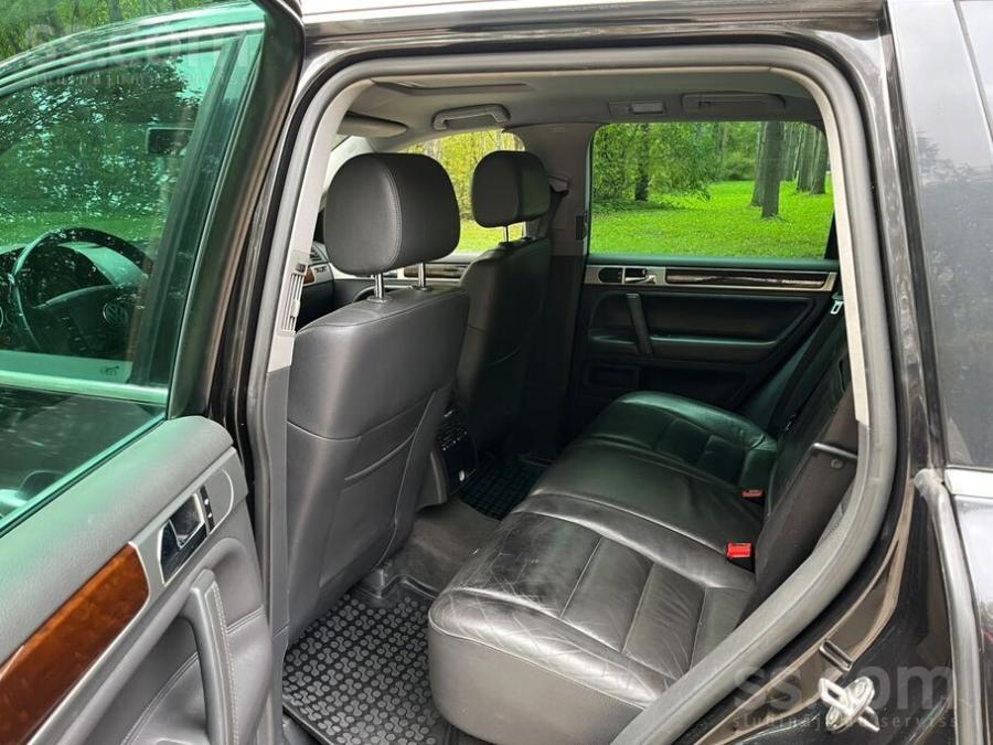 Melns Volkswagen Touareg 2005 Rīga, ar dzinēja tilpumu 2.50 L un nobraukumu 0 tūkst. km par 3799 €, foto 27 vietnē AUTOMOTO.COM.LV