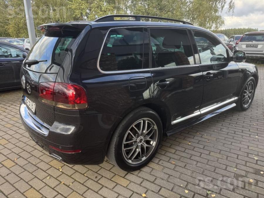 Melns Volkswagen Touareg 2005 Talsi, ar dzinēja tilpumu 3.00 L un nobraukumu 0 tūkst. km par 4000 €, foto 5 vietnē AUTOMOTO.COM.LV