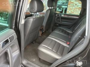 Melns Volkswagen Touareg 2005 Talsi, ar dzinēja tilpumu 3.00 L un nobraukumu 0 tūkst. km par 4000 €, foto 14 vietnē AUTOMOTO.COM.LV