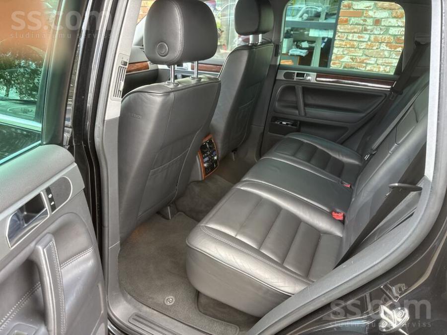 Melns Volkswagen Touareg 2005 Talsi, ar dzinēja tilpumu 3.00 L un nobraukumu 0 tūkst. km par 4000 €, foto 14 vietnē AUTOMOTO.COM.LV