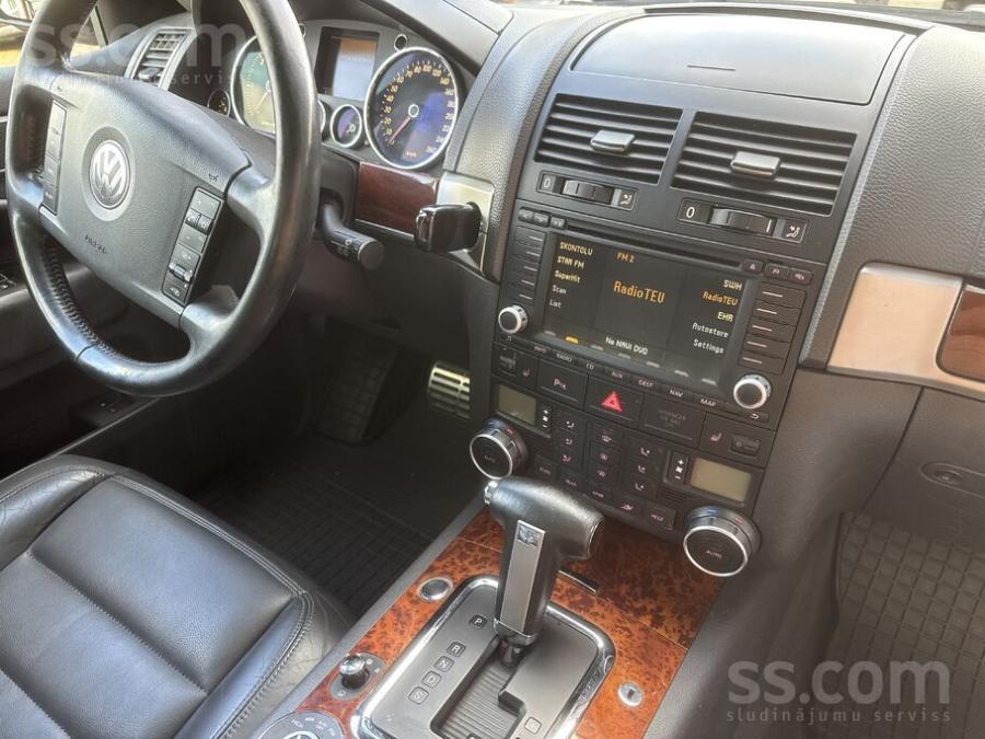 Melns Volkswagen Touareg 2005 Talsi, ar dzinēja tilpumu 3.00 L un nobraukumu 0 tūkst. km par 4000 €, foto 19 vietnē AUTOMOTO.COM.LV
