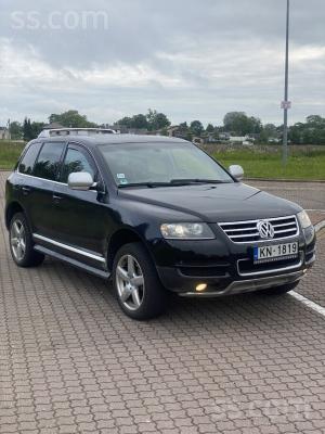 Black Volkswagen Touareg 2006 in Ventspils, with an engine capacity of 3.00 L and mileage of 351 thousand km for 4850 €, photo 2 on AUTOMOTO.COM.LV