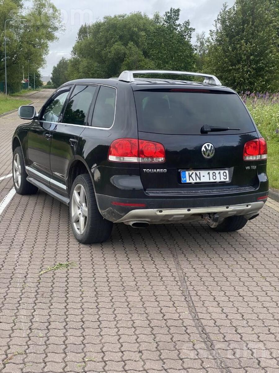 Black Volkswagen Touareg 2006 in Ventspils, with an engine capacity of 3.00 L and mileage of 351 thousand km for 4850 €, photo 3 on AUTOMOTO.COM.LV