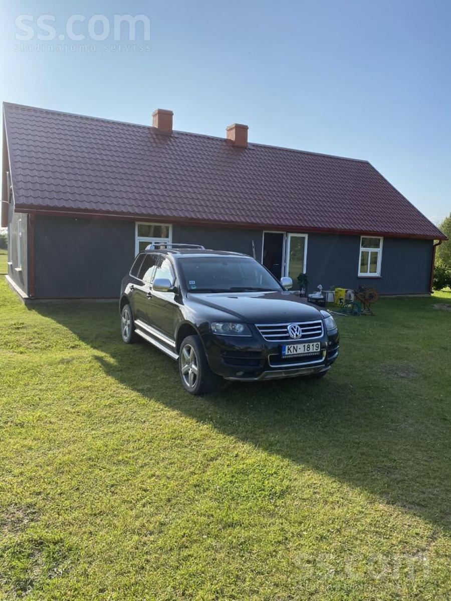 Black Volkswagen Touareg 2006 in Ventspils, with an engine capacity of 3.00 L and mileage of 351 thousand km for 4850 €, photo 9 on AUTOMOTO.COM.LV