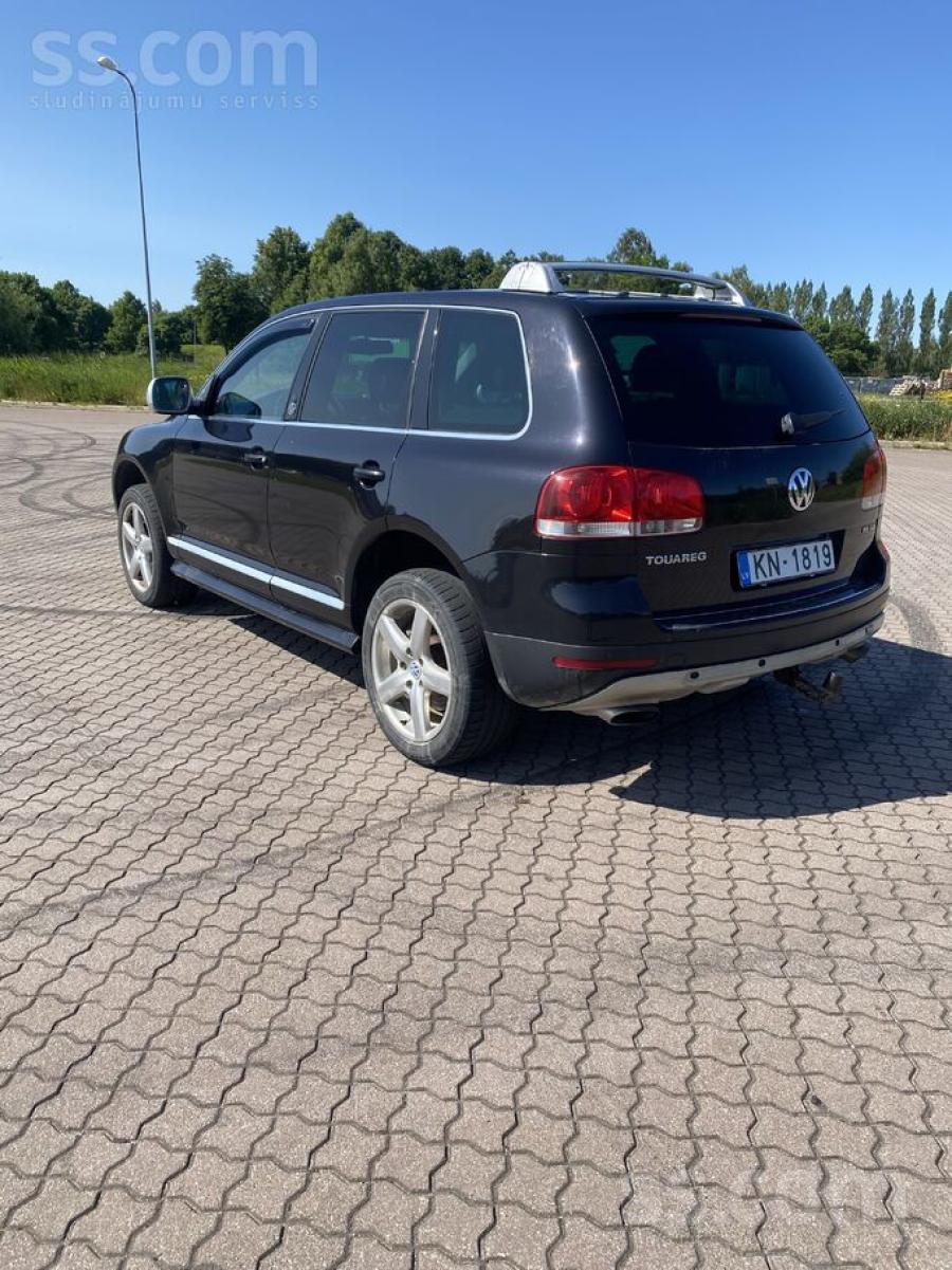 Black Volkswagen Touareg 2006 in Ventspils, with an engine capacity of 3.00 L and mileage of 351 thousand km for 4850 €, photo 15 on AUTOMOTO.COM.LV