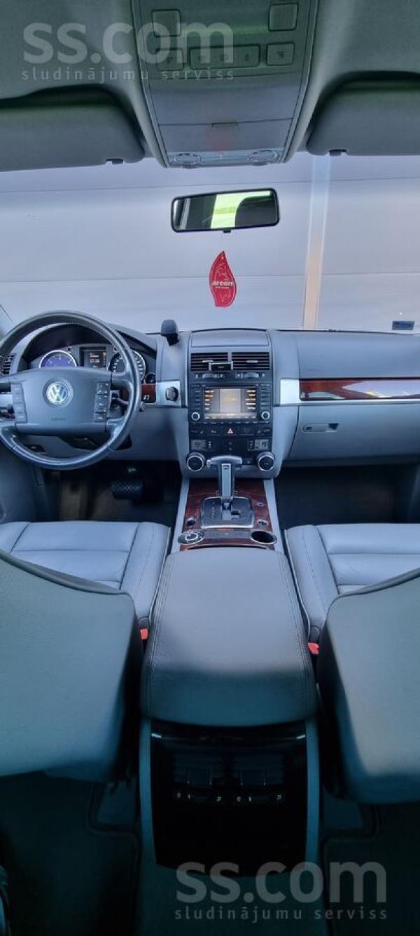 Melns Volkswagen Touareg 2006 Rīga, ar dzinēja tilpumu 3.00 L un nobraukumu 233 tūkst. km par 2000 €, foto 4 vietnē AUTOMOTO.COM.LV
