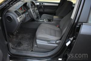 Melns Volkswagen Touareg 2006 Talsi, ar dzinēja tilpumu 2.50 L un nobraukumu 275 tūkst. km par 3700 €, foto 4 vietnē AUTOMOTO.COM.LV