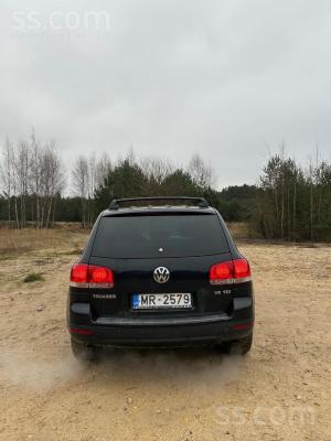 Black Volkswagen Touareg 2006 in Riga, with an engine capacity of 3.00 L and mileage of 282 thousand km for 3500 €, photo 3 on AUTOMOTO.COM.LV
