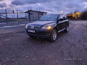 Melns Volkswagen Touareg 2006 Tallina, ar dzinēja tilpumu 2.50 L un nobraukumu 417 tūkst. km par 2290 €, foto  vietnē AUTOMOTO.COM.LV