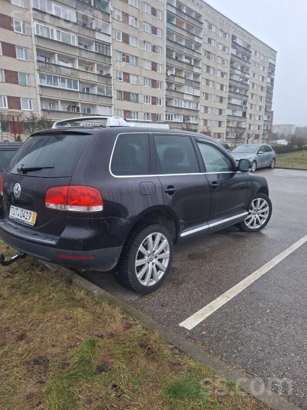 Black Volkswagen Touareg 2006 in Daugavpils, with an engine capacity of 3.00 L and mileage of 248 thousand km for 6250 €, photo 4 on AUTOMOTO.COM.LV