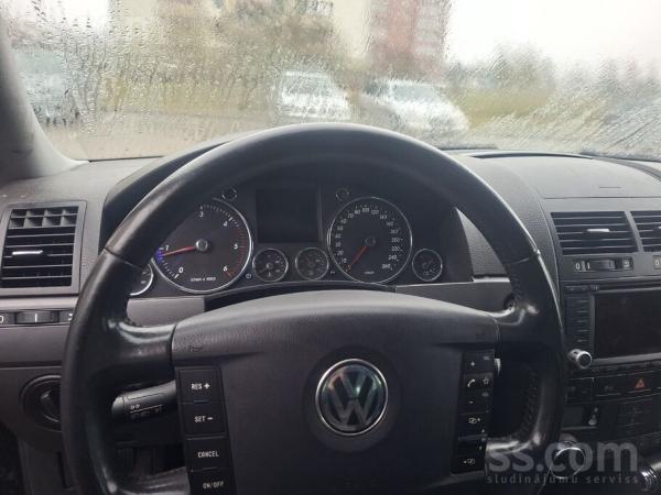 Black Volkswagen Touareg 2006 in Daugavpils, with an engine capacity of 3.00 L and mileage of 248 thousand km for 6250 €, photo 7 on AUTOMOTO.COM.LV