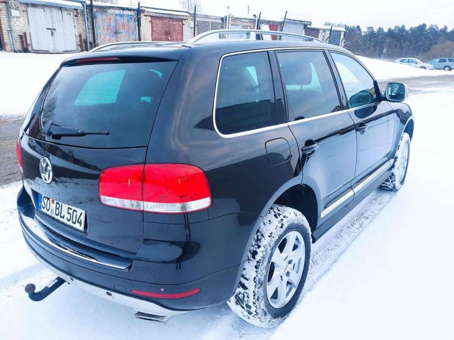 Black Volkswagen Touareg 2006 in Utena, with an engine capacity of 2.97 L and mileage of 245 thousand km for 5400 €, photo 3 on AUTOMOTO.COM.LV