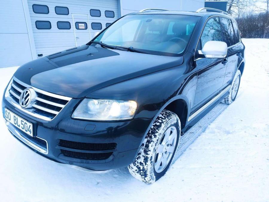 Black Volkswagen Touareg 2006 in Utena, with an engine capacity of 2.97 L and mileage of 245 thousand km for 5400 €, photo 5 on AUTOMOTO.COM.LV