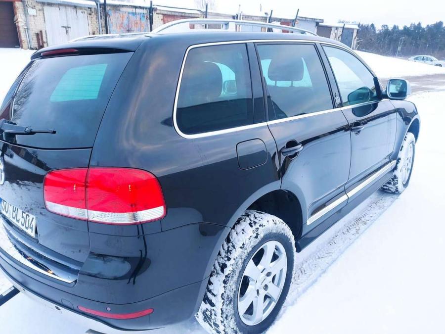 Black Volkswagen Touareg 2006 in Utena, with an engine capacity of 2.97 L and mileage of 245 thousand km for 5400 €, photo 6 on AUTOMOTO.COM.LV