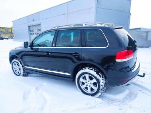Black Volkswagen Touareg 2006 in Utena, with an engine capacity of 2.97 L and mileage of 245 thousand km for 5400 €, photo 9 on AUTOMOTO.COM.LV