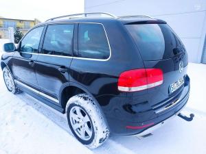 Black Volkswagen Touareg 2006 in Utena, with an engine capacity of 2.97 L and mileage of 245 thousand km for 5400 €, photo 10 on AUTOMOTO.COM.LV