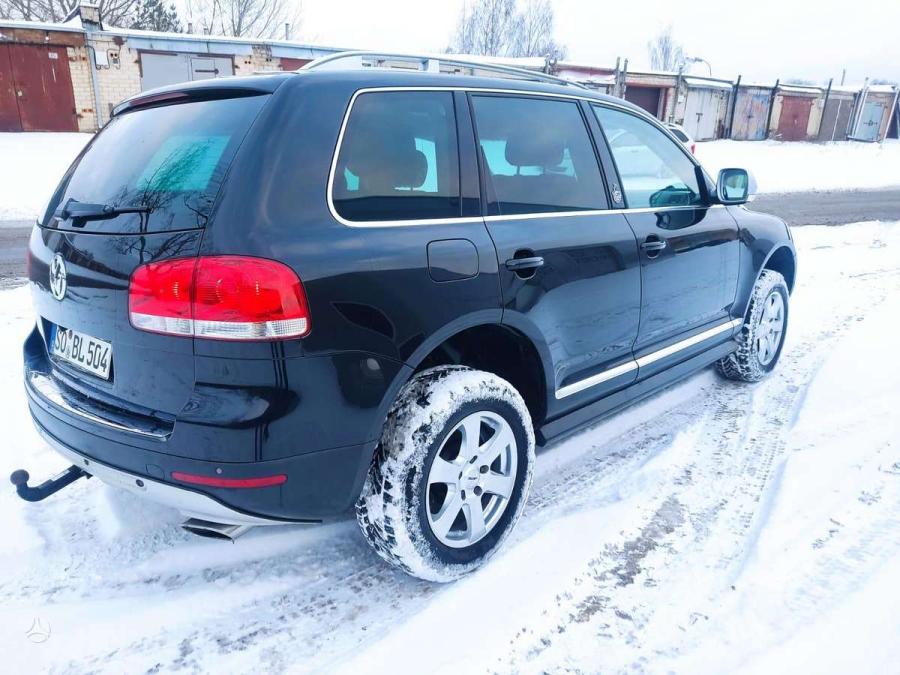 Black Volkswagen Touareg 2006 in Utena, with an engine capacity of 2.97 L and mileage of 245 thousand km for 5400 €, photo 15 on AUTOMOTO.COM.LV