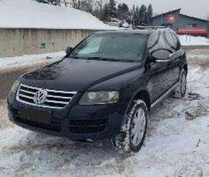 Melns Volkswagen Touareg 2006 Viļņa, ar dzinēja tilpumu 2.97 L un nobraukumu 351 tūkst. km par 3800 €, foto 2 vietnē AUTOMOTO.COM.LV