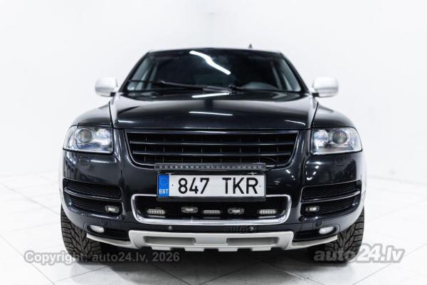 Black Volkswagen Touareg 2006 in Tallinn, with an engine capacity of 3.00 L and mileage of 451 thousand km for 3999 €, photo 2 on AUTOMOTO.COM.LV