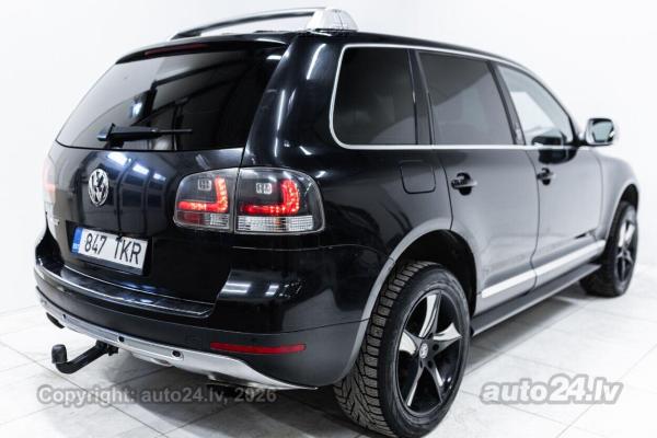 Black Volkswagen Touareg 2006 in Tallinn, with an engine capacity of 3.00 L and mileage of 451 thousand km for 3999 €, photo 6 on AUTOMOTO.COM.LV