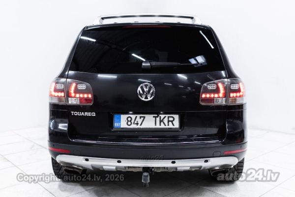 Black Volkswagen Touareg 2006 in Tallinn, with an engine capacity of 3.00 L and mileage of 451 thousand km for 3999 €, photo 7 on AUTOMOTO.COM.LV