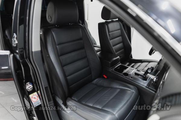 Black Volkswagen Touareg 2006 in Tallinn, with an engine capacity of 3.00 L and mileage of 451 thousand km for 3999 €, photo 10 on AUTOMOTO.COM.LV