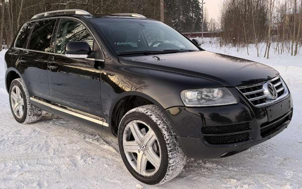 Melns Volkswagen Touareg 2006 Viļņa, ar dzinēja tilpumu 2.97 L un nobraukumu 355 tūkst. km par 3950 €, foto 1 vietnē AUTOMOTO.COM.LV