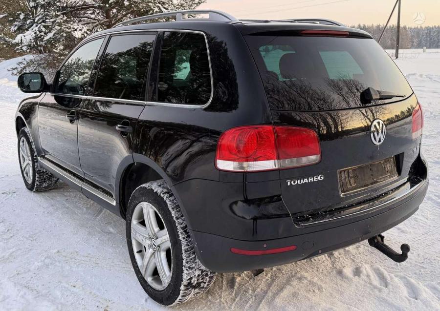 Black Volkswagen Touareg 2006 in Vilnius, with an engine capacity of 2.97 L and mileage of 355 thousand km for 3950 €, photo 6 on AUTOMOTO.COM.LV