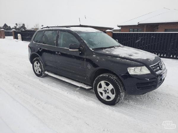 Melns Volkswagen Touareg 2006 Klaipėda, ar dzinēja tilpumu 3.00 L un nobraukumu 261 tūkst. km par 4590 €, foto 3 vietnē AUTOMOTO.COM.LV