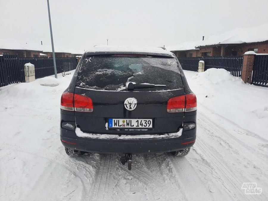Melns Volkswagen Touareg 2006 Klaipėda, ar dzinēja tilpumu 3.00 L un nobraukumu 261 tūkst. km par 4590 €, foto 5 vietnē AUTOMOTO.COM.LV