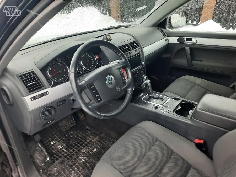Melns Volkswagen Touareg 2006 Klaipėda, ar dzinēja tilpumu 3.00 L un nobraukumu 261 tūkst. km par 4590 €, foto 9 vietnē AUTOMOTO.COM.LV