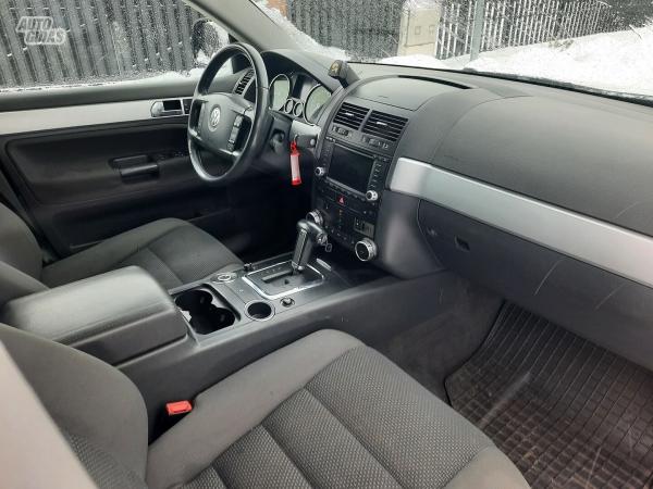Melns Volkswagen Touareg 2006 Klaipėda, ar dzinēja tilpumu 3.00 L un nobraukumu 261 tūkst. km par 4590 €, foto 10 vietnē AUTOMOTO.COM.LV