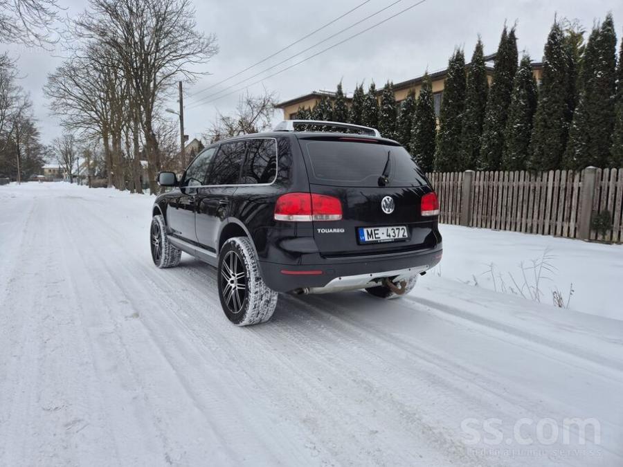 Melns Volkswagen Touareg 2006 Jūrmala, ar dzinēja tilpumu 2.50 L un nobraukumu 315 tūkst. km par 3900 €, foto 3 vietnē AUTOMOTO.COM.LV