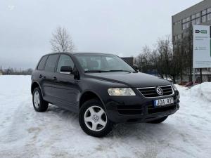 Melns Volkswagen Touareg 2006 Viļņa, ar dzinēja tilpumu 2.46 L un nobraukumu 332 tūkst. km par 3650 €, foto  vietnē AUTOMOTO.COM.LV
