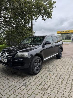 Black Volkswagen Touareg 2006 in Ventspils, with an engine capacity of 2.50 L and mileage of 343 thousand km for 4200 €, photo  on AUTOMOTO.COM.LV
