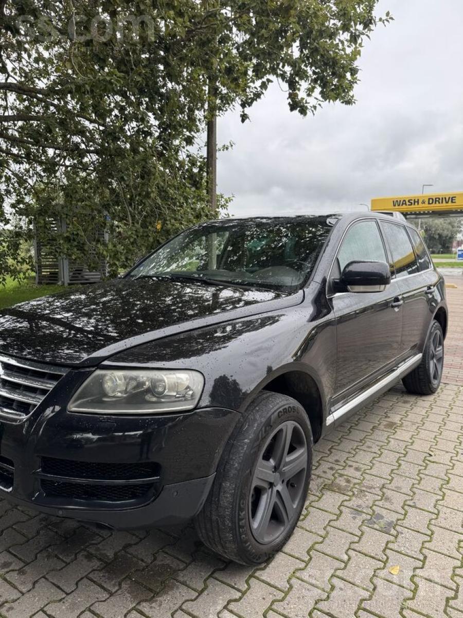 Black Volkswagen Touareg 2006 in Ventspils, with an engine capacity of 2.50 L and mileage of 343 thousand km for 4200 €, photo 11 on AUTOMOTO.COM.LV