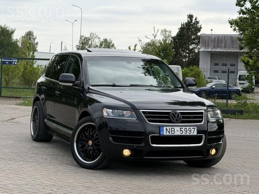 Black Volkswagen Touareg 2006 in Riga, with an engine capacity of 5.00 L and mileage of 0 thousand km for 7999 €, photo 1 on AUTOMOTO.COM.LV
