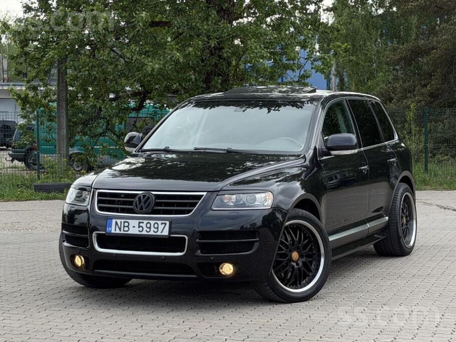 Black Volkswagen Touareg 2006 in Riga, with an engine capacity of 5.00 L and mileage of 0 thousand km for 7999 €, photo 4 on AUTOMOTO.COM.LV