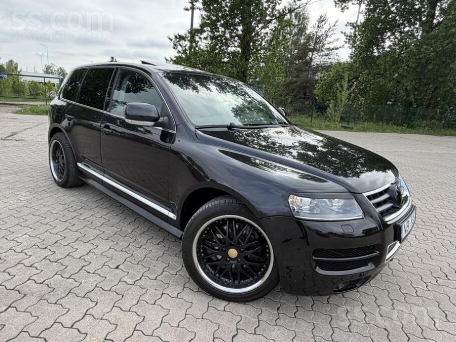 Black Volkswagen Touareg 2006 in Riga, with an engine capacity of 5.00 L and mileage of 0 thousand km for 7999 €, photo 6 on AUTOMOTO.COM.LV