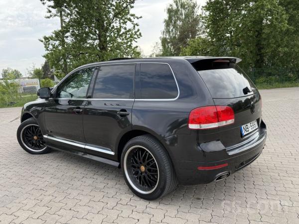 Black Volkswagen Touareg 2006 in Riga, with an engine capacity of 5.00 L and mileage of 0 thousand km for 7999 €, photo 6 on AUTOMOTO.COM.LV