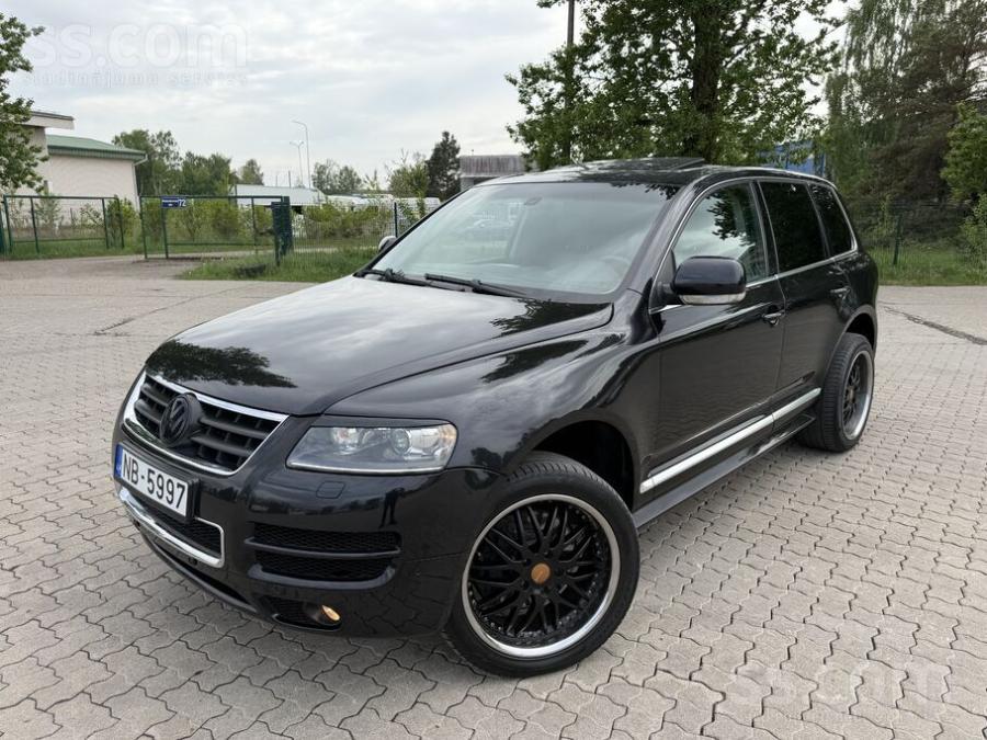 Black Volkswagen Touareg 2006 in Riga, with an engine capacity of 5.00 L and mileage of 0 thousand km for 7999 €, photo 8 on AUTOMOTO.COM.LV