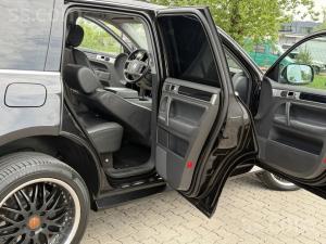 Black Volkswagen Touareg 2006 in Riga, with an engine capacity of 5.00 L and mileage of 0 thousand km for 7999 €, photo 18 on AUTOMOTO.COM.LV