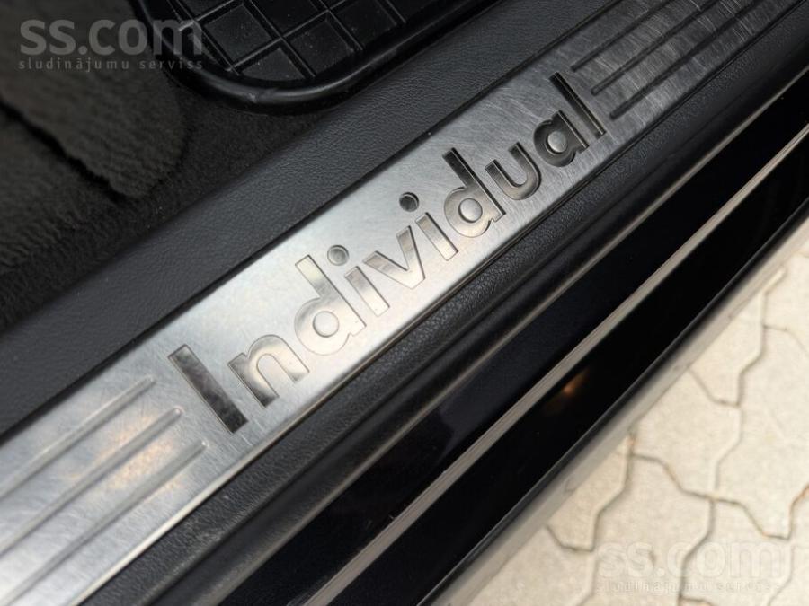 Black Volkswagen Touareg 2006 in Riga, with an engine capacity of 5.00 L and mileage of 0 thousand km for 7999 €, photo 21 on AUTOMOTO.COM.LV