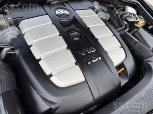 Black Volkswagen Touareg 2006 in Riga, with an engine capacity of 5.00 L and mileage of 0 thousand km for 7999 €, photo 23 on AUTOMOTO.COM.LV
