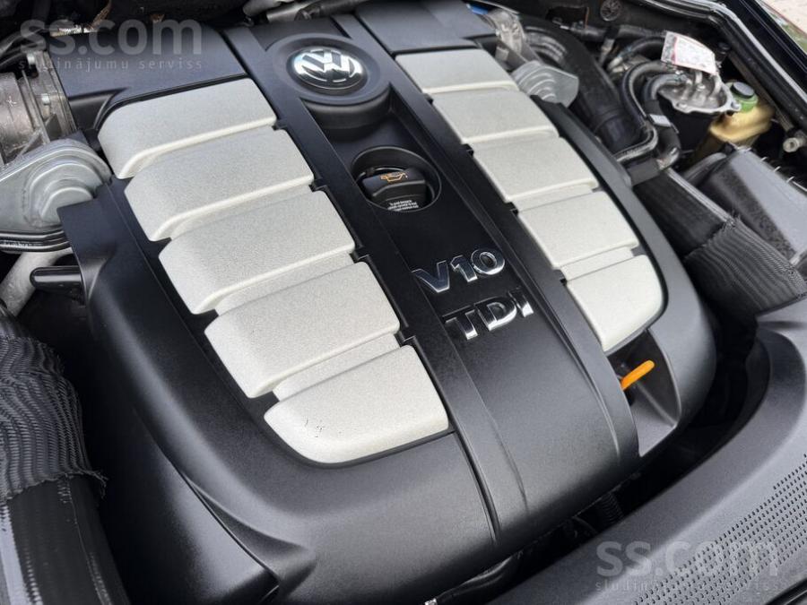 Black Volkswagen Touareg 2006 in Riga, with an engine capacity of 5.00 L and mileage of 0 thousand km for 7999 €, photo 23 on AUTOMOTO.COM.LV