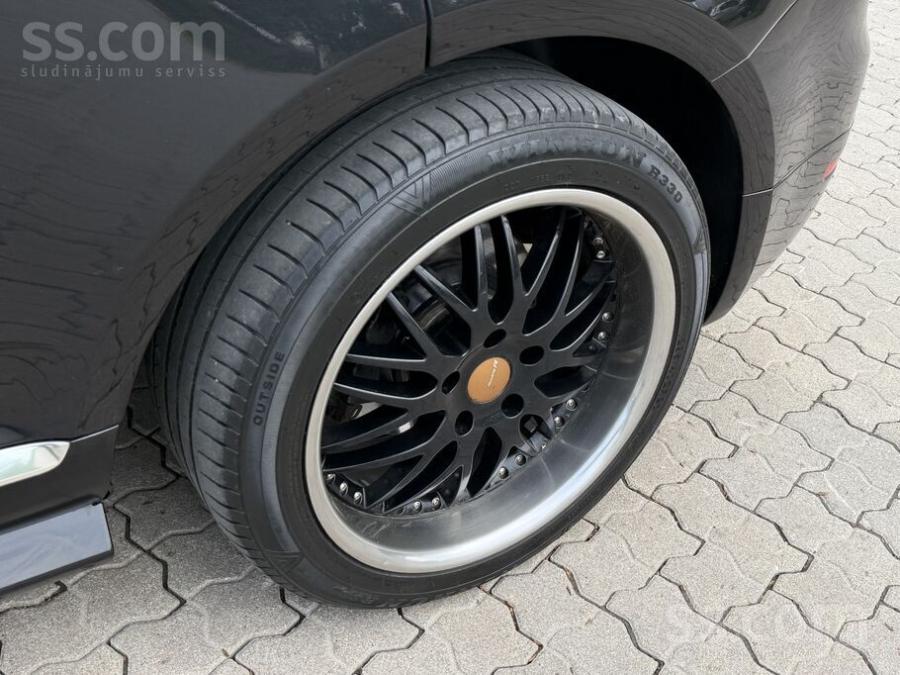 Black Volkswagen Touareg 2006 in Riga, with an engine capacity of 5.00 L and mileage of 0 thousand km for 7999 €, photo 24 on AUTOMOTO.COM.LV