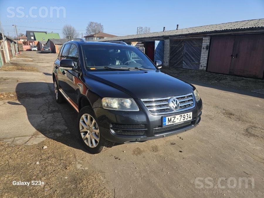 Melns Volkswagen Touareg 2006 Rīga, ar dzinēja tilpumu 3.00 L un nobraukumu 302 tūkst. km par 4390 €, foto 1 vietnē AUTOMOTO.COM.LV