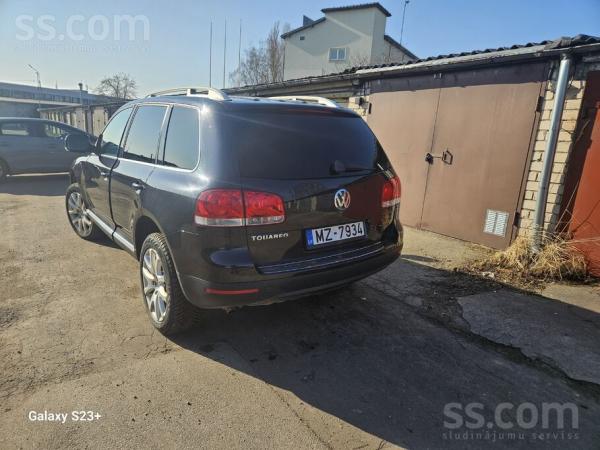 Black Volkswagen Touareg 2006 in Riga, with an engine capacity of 3.00 L and mileage of 302 thousand km for 4390 €, photo 4 on AUTOMOTO.COM.LV