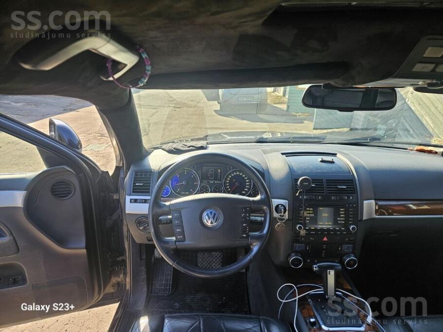 Melns Volkswagen Touareg 2006 Rīga, ar dzinēja tilpumu 3.00 L un nobraukumu 302 tūkst. km par 4390 €, foto 8 vietnē AUTOMOTO.COM.LV