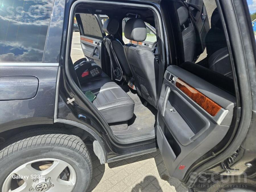 Melns Volkswagen Touareg 2006 Rīga, ar dzinēja tilpumu 3.00 L un nobraukumu 302 tūkst. km par 4390 €, foto 10 vietnē AUTOMOTO.COM.LV